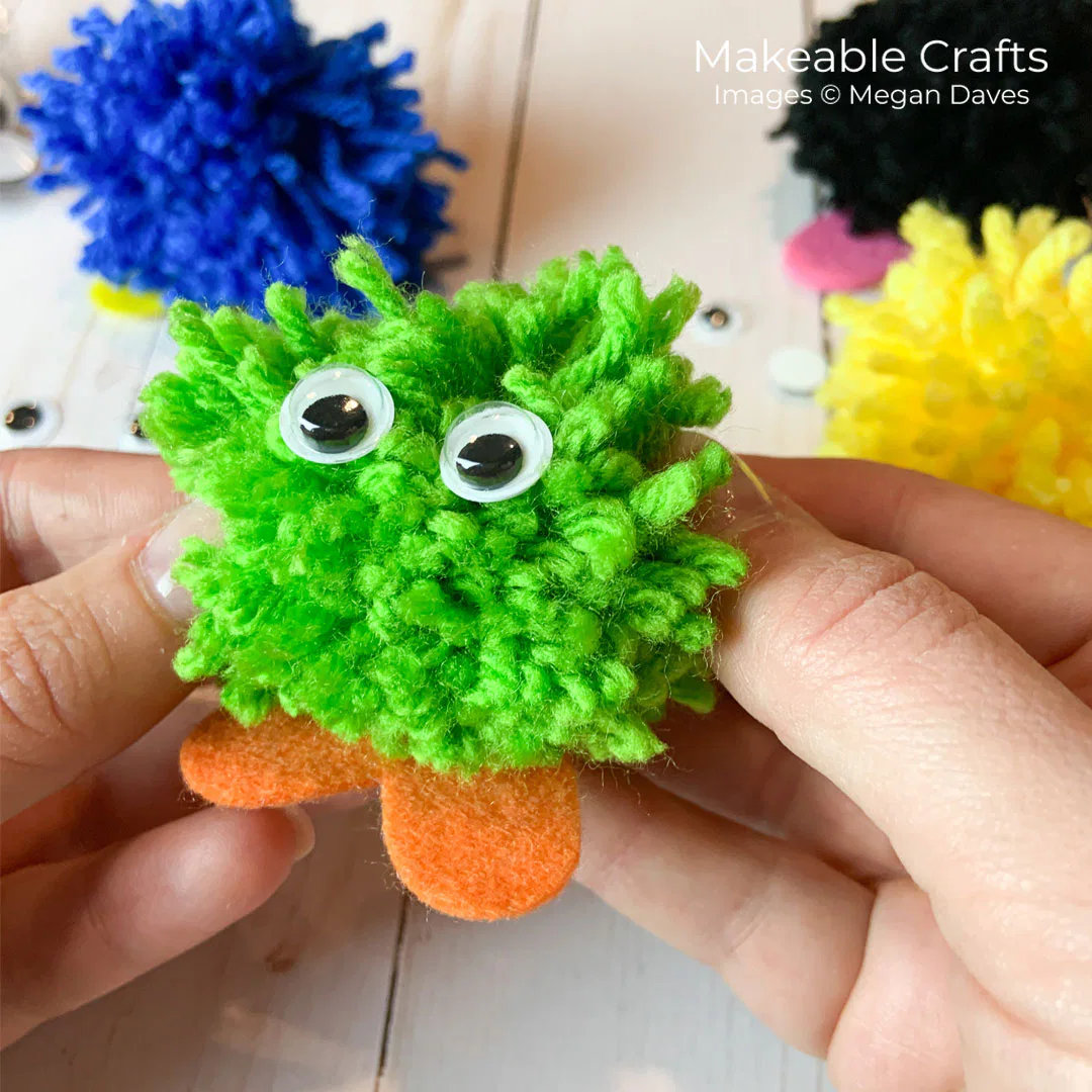 Pom Pom Critters - So Stinkin' Cute! - Makeable Crafts