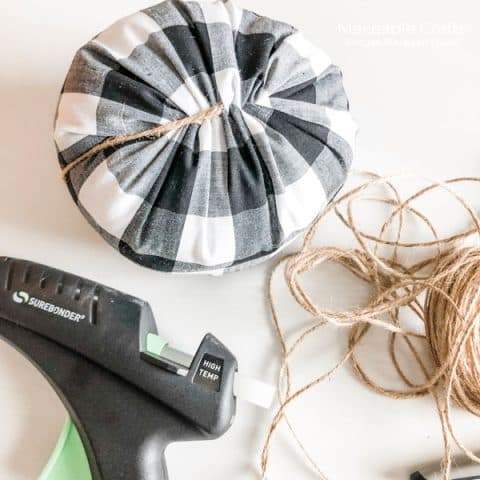 Easy Christmas Acrylic Ornament Idea You Can Make - Makeable Crafts