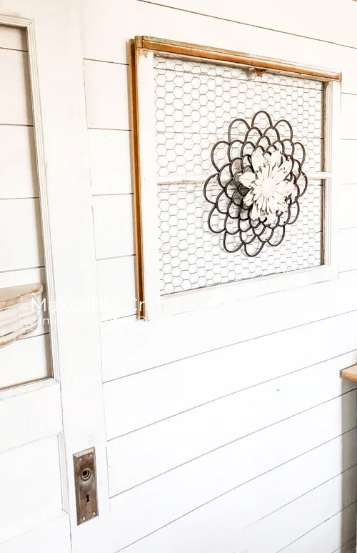 Repurpose Old Windows In Under 15 Minutes - Makeable Crafts